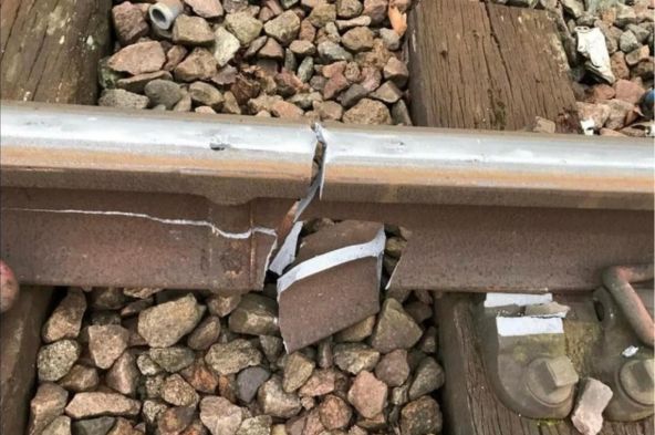 Rail Fracture Disrupts Central Railway Services in Mumbai