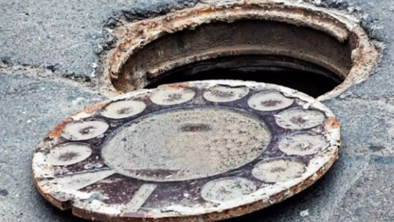 BMC cracks down on hazardous open sewer chamber