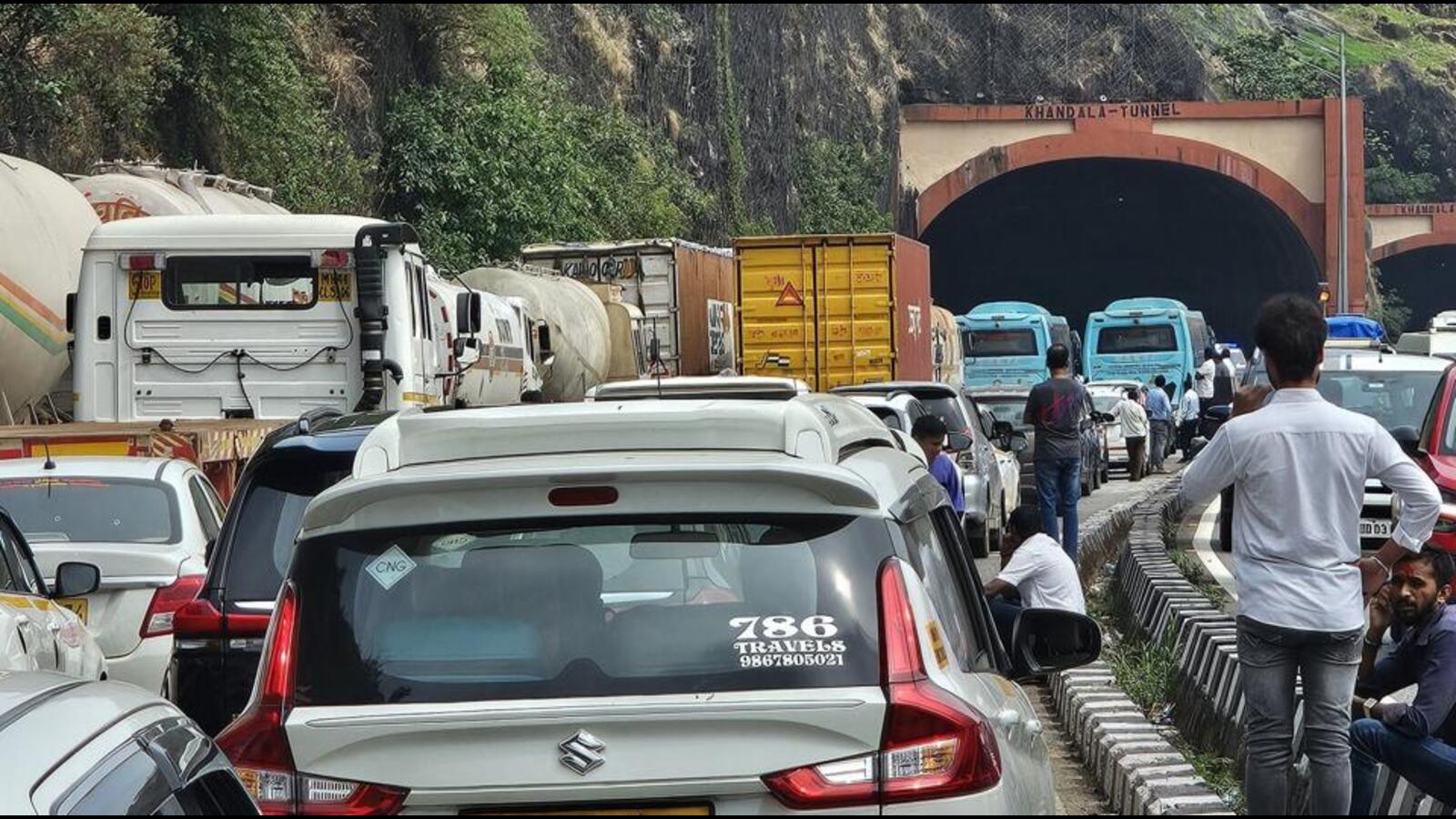 Heavy Rains Cause Major Traffic Jams at Navale Bridge in Pune